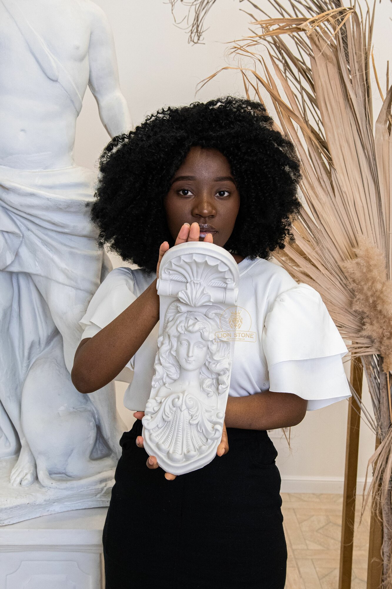 Консоль из гипса от Lion Stone