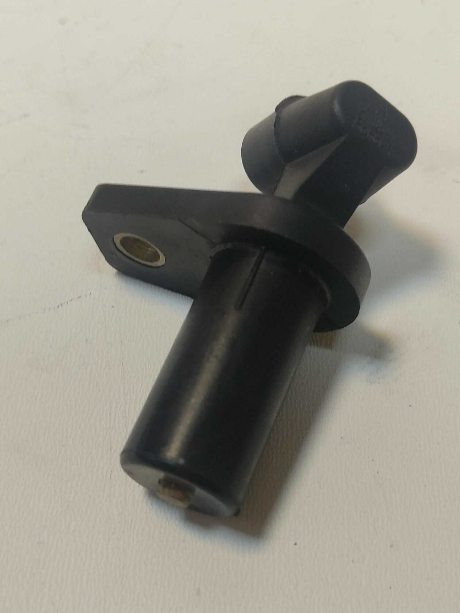 Датчик положения коленвала ВАЗ 2110-12