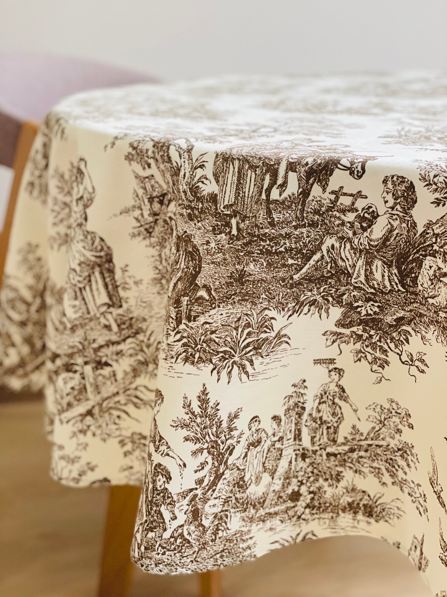 Скатерть "Туаль де Жуи", круглая, коричневая, диаметр 170 см