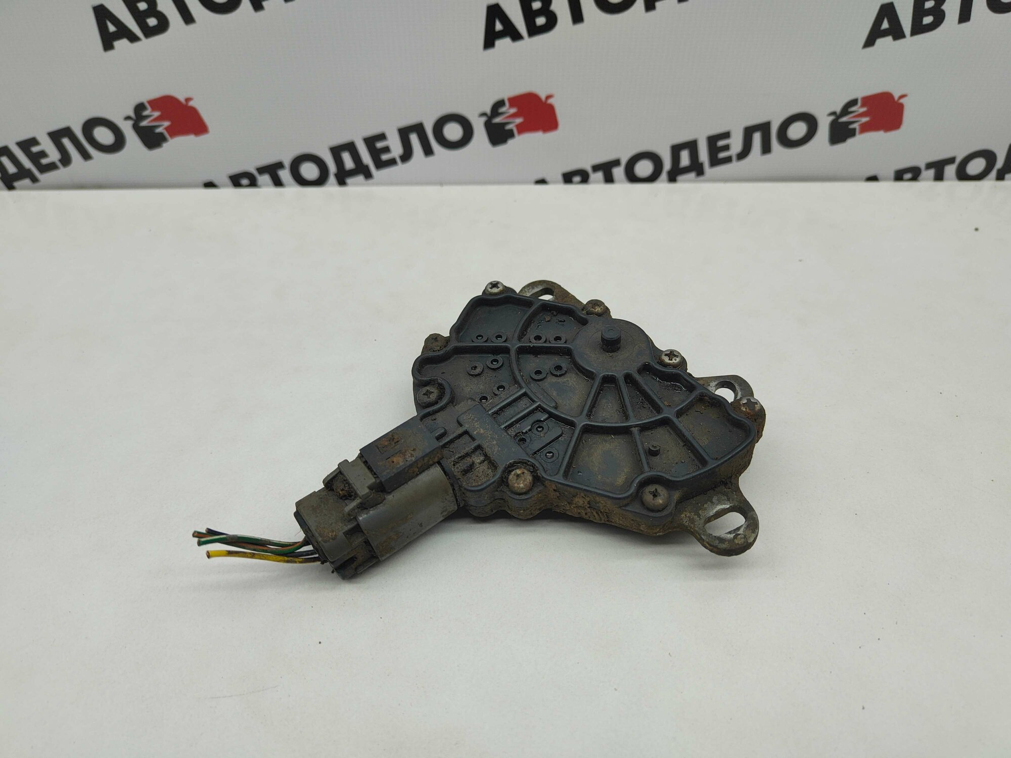 Датчик положения селектора АКПП Nissan Lucino N15