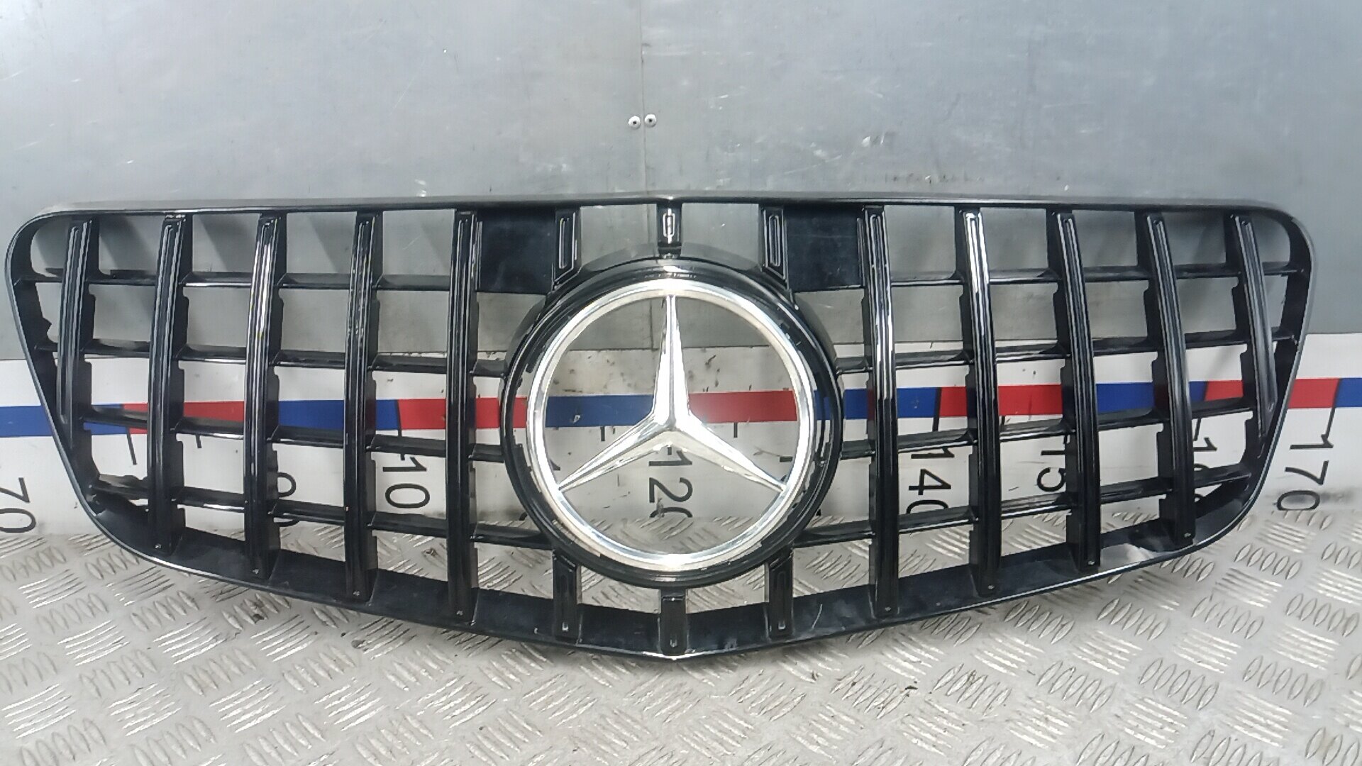 Решетка радиатора MERCEDES BENZ E-CLASS W212