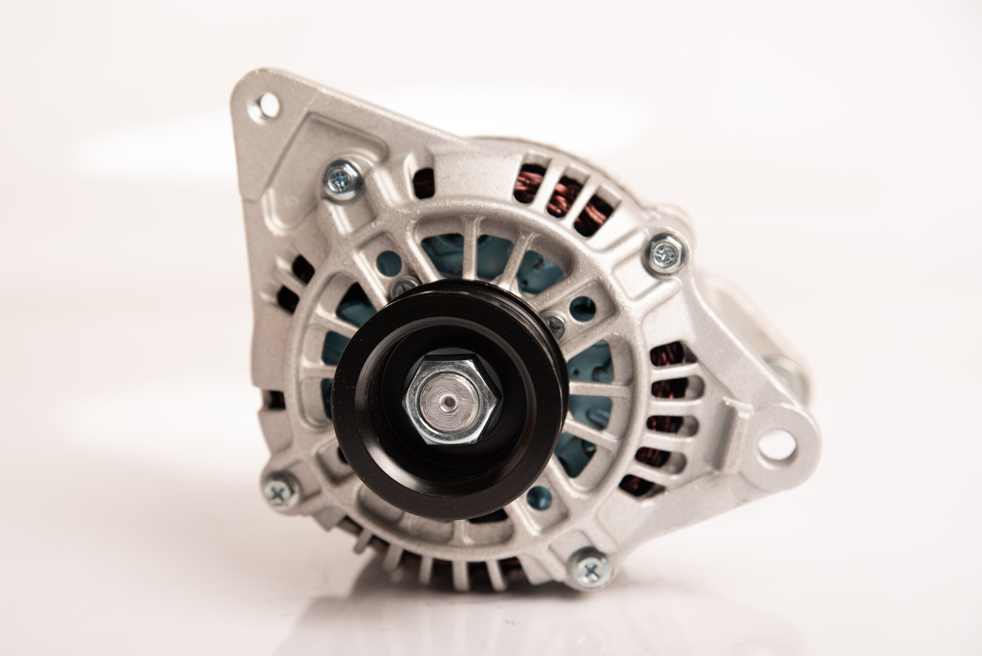 Генератор MD357737 Powertec Mitsubishi