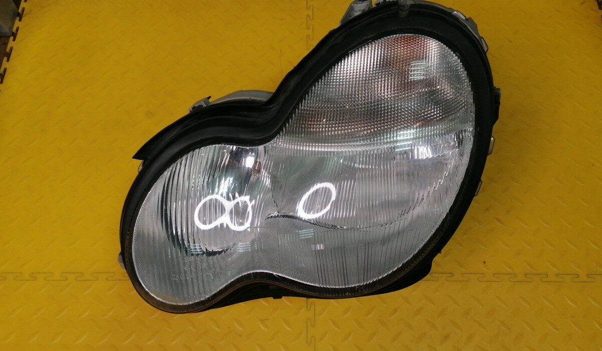 Фара левая W203 С-klasse Mercedes-Benz A2038200161