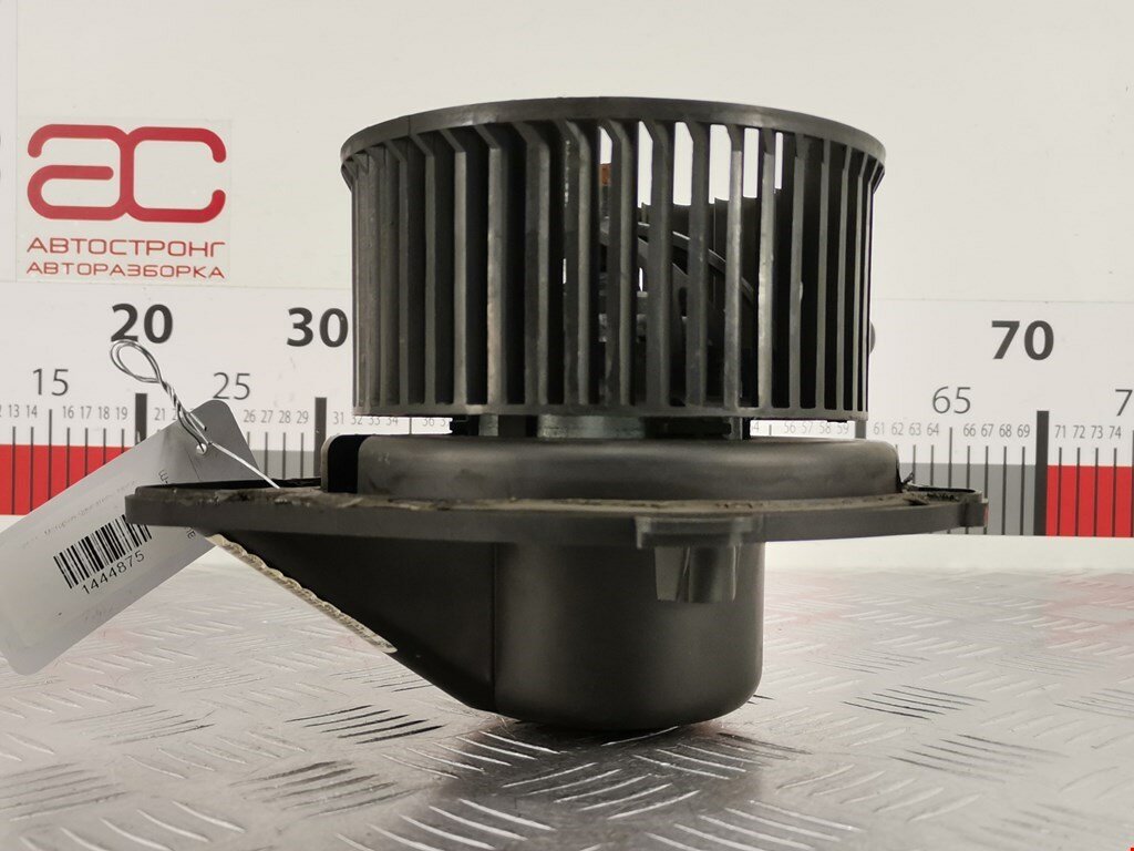 Моторчик печки (вентилятор отопителя) Volkswagen Passat 5 GP 8D2820021 арт. 1444875