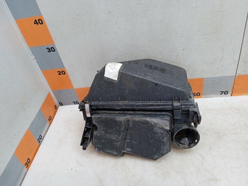 Б/У с дефектом, Мицубиси Каризма 1 Корпус воздушного фильтра Mitsubishi Carisma 1998 DA1A 333693 MITSUBISHI арт. MR160188