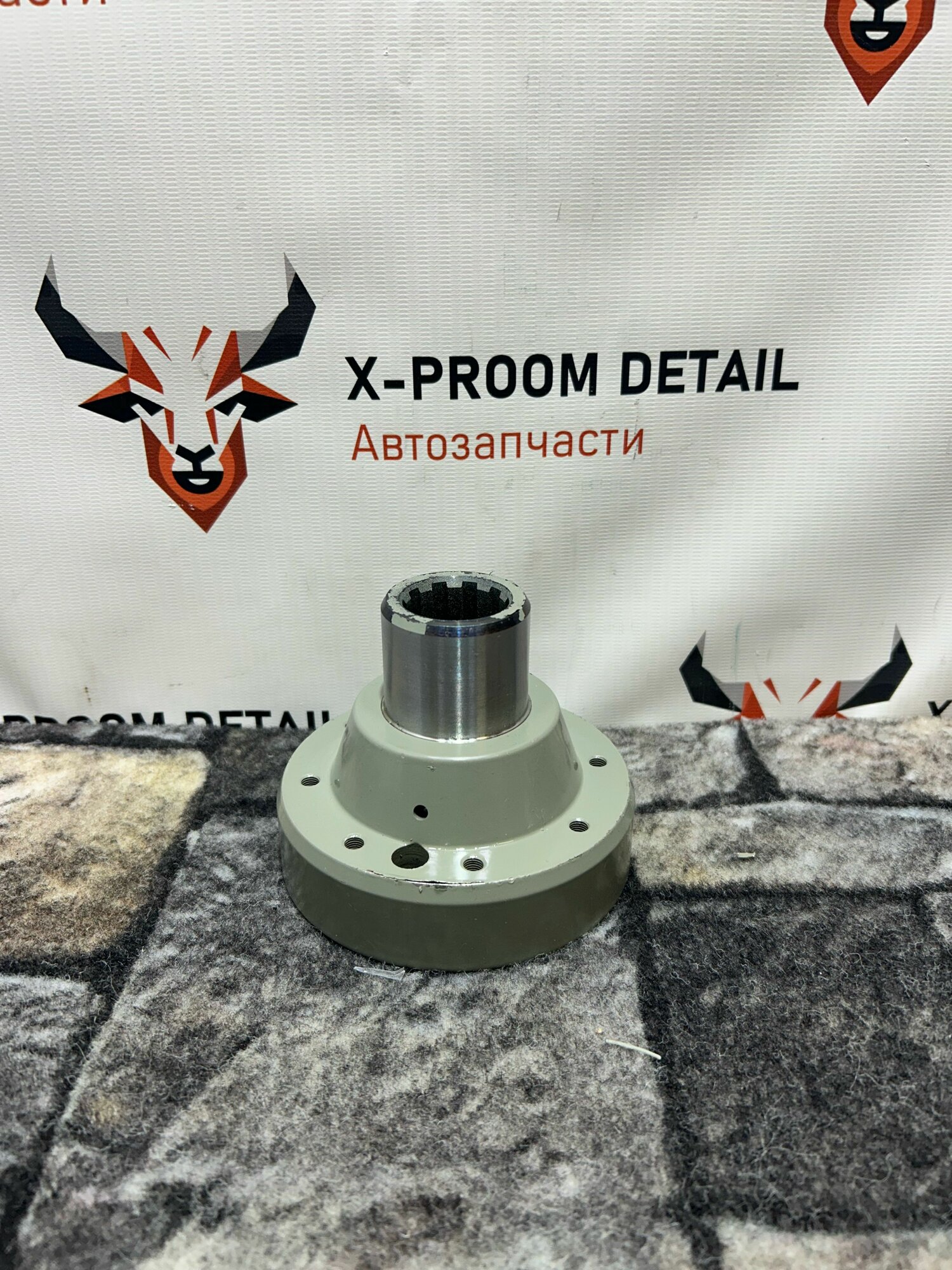 Фланец раздаточной коробке полный привод 4*4 (вал карданный со шрусом под 8 болтов) ГАЗель-3302, Соболь н/о арт. 33027-1802044-10