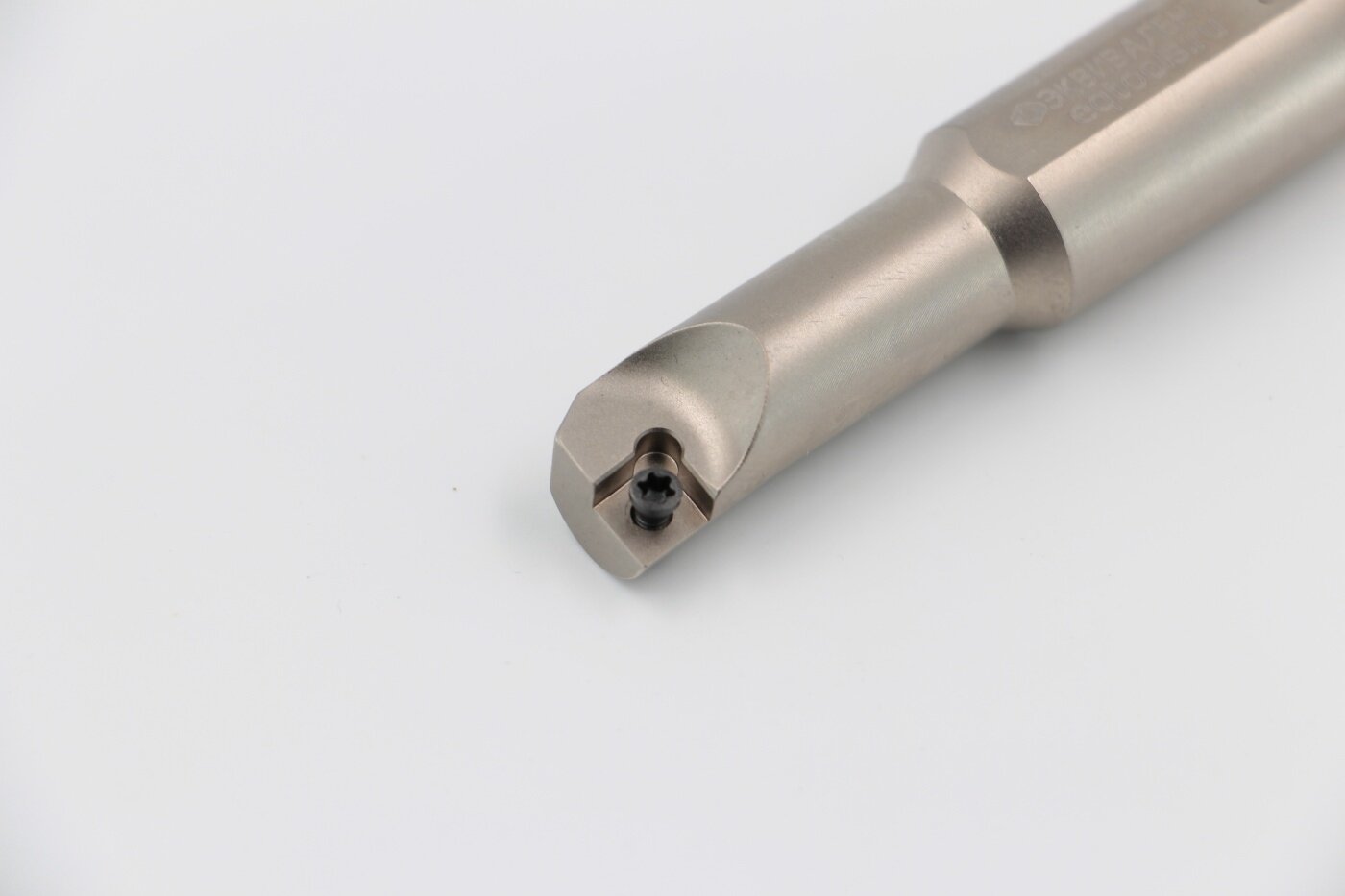 Державка Эквивалент S12M-SCLCR06-A16 обеспечивает высокую точность обработки деталей