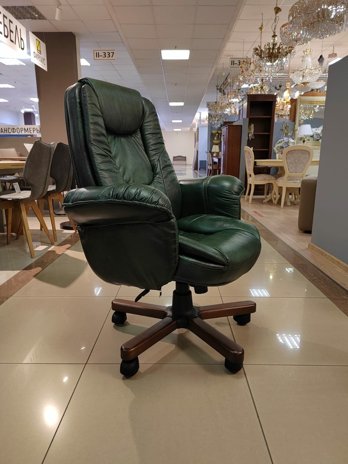 Кресло руководителя Болеро кожа 2005/дерево/крылья/мпд