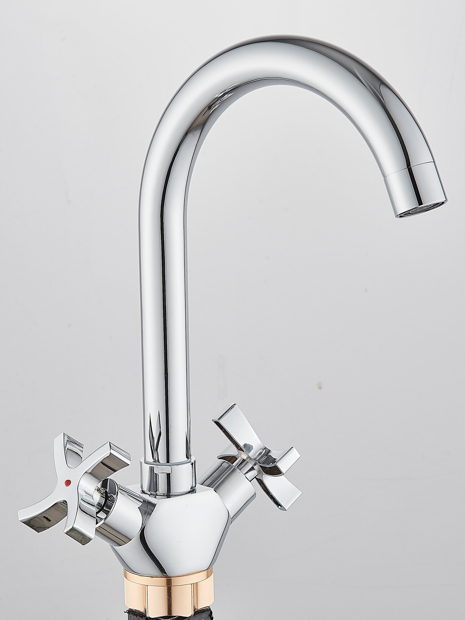 Смеситель на кухню Potato P4156N с высоким излиовм, керамические кран-буксы, хром, крепление гайка