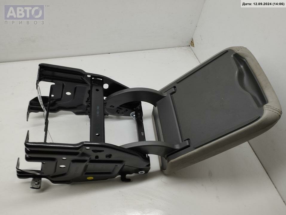 Подлокотник Audi A4 B8 (2007-2015)