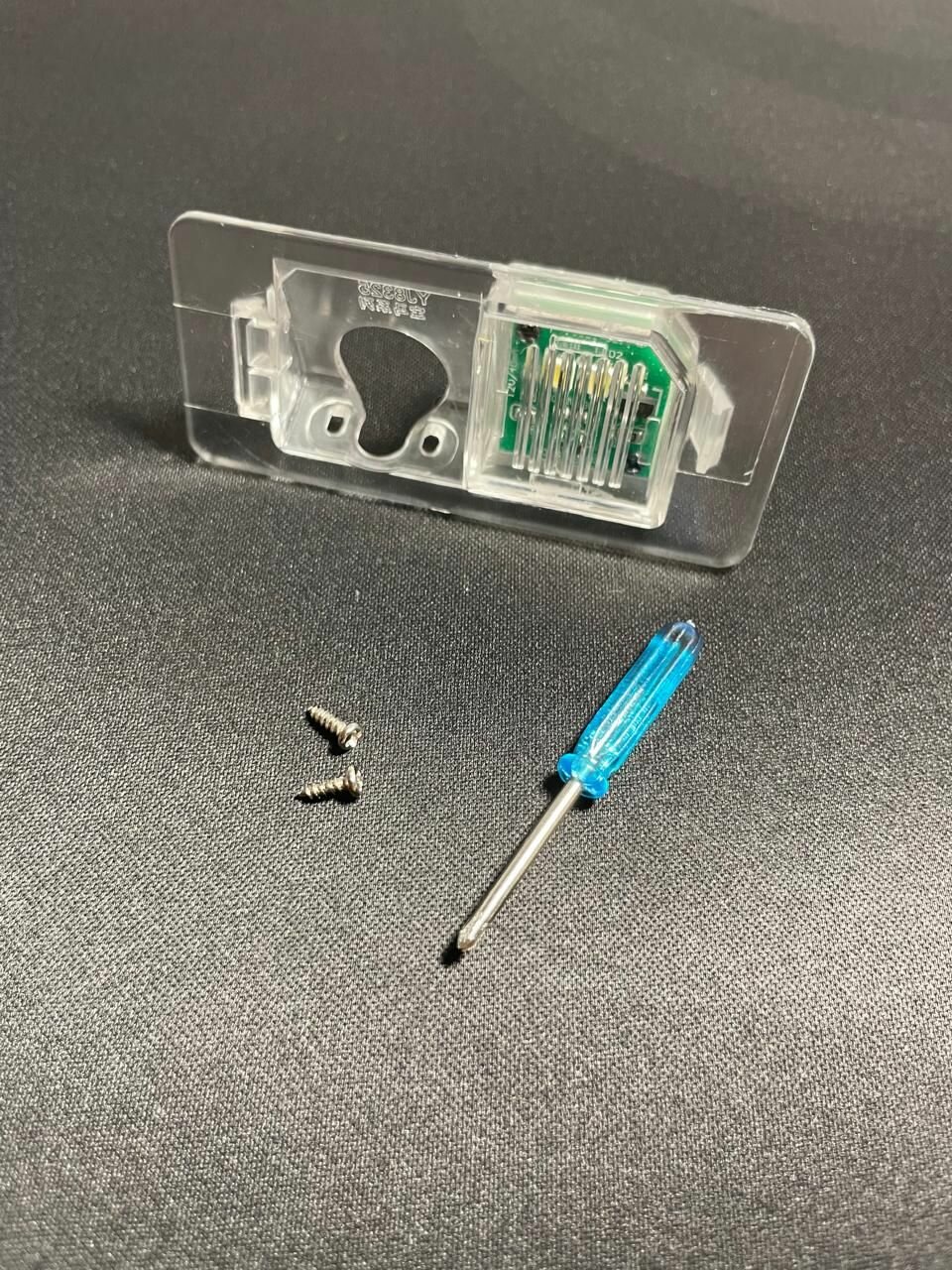 Крепление для камеры заднего вида BMW(БМВ) E39 E60 E82 E90 E92/E93 F10 F22 F30 F32 X1 E84, F48 X3 E83, F25 X5 E70, F15, X6 E71 / F16