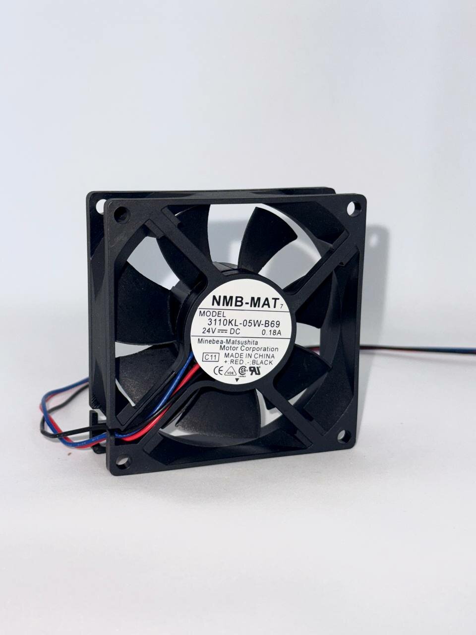 Вентилятор NMB Technologies 3110KL-05W-B69 24V 80x80x25mm 3pin