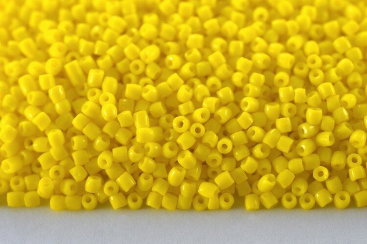 Бисер чешский PRECIOSA Богемский граненый, рубка 9/0 83110 желтый непрозрачный, около 10 грамм
