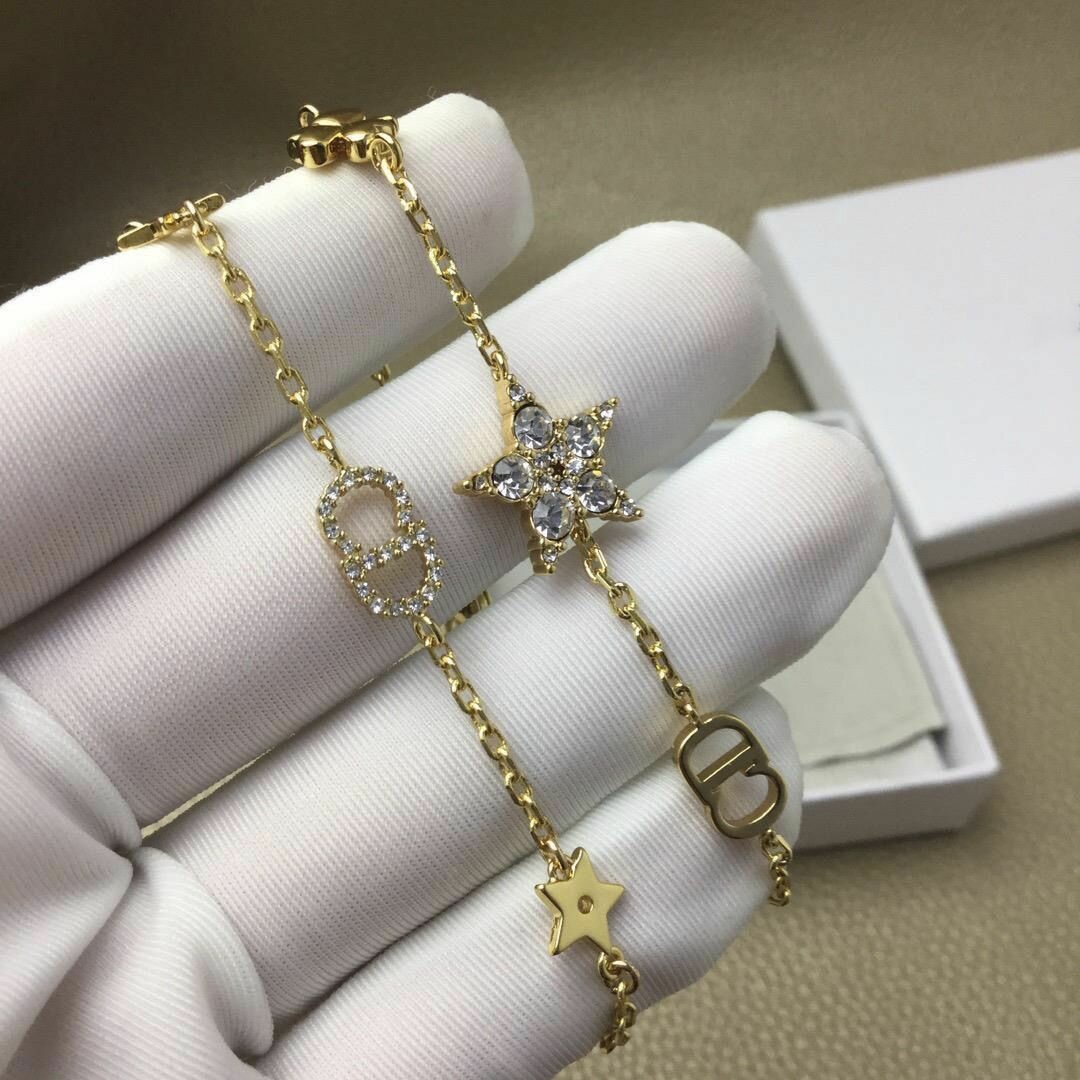 Жесткий браслет