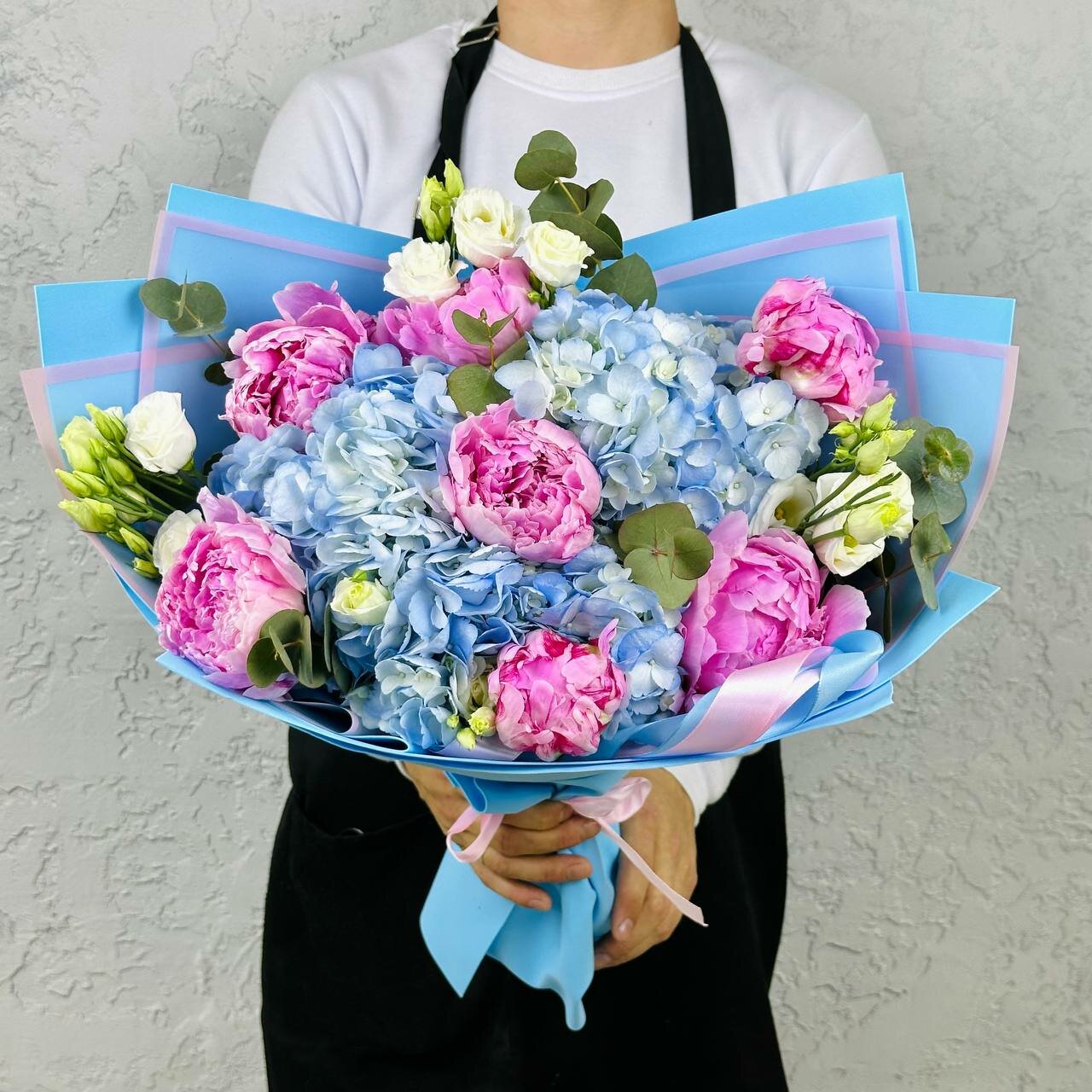 Букет Rybe-Flowers "Ассорти", пионы, гортензии, эустомы, 13 цветов