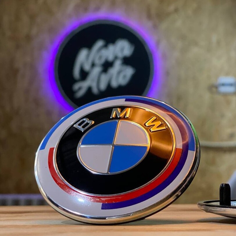 Эмблема значок шильдик логотип БМВ BMW 82мм белый, синий, красный 103334-10