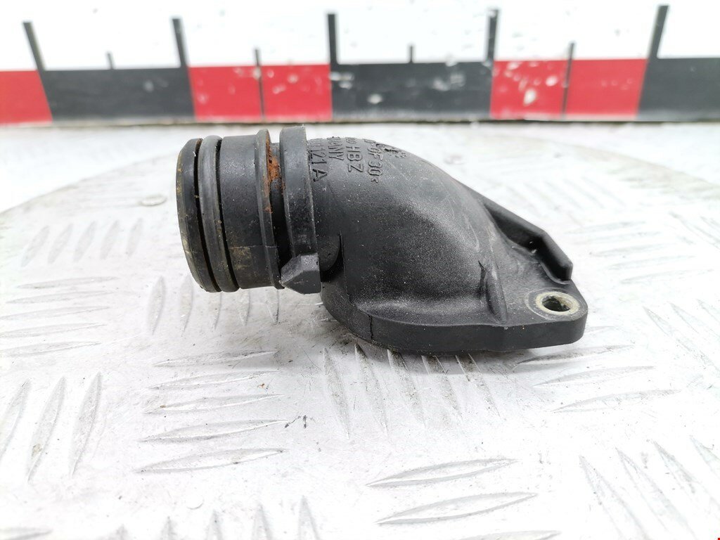 Корпус термостата Volkswagen Golf 3 037121121A арт. 1589021