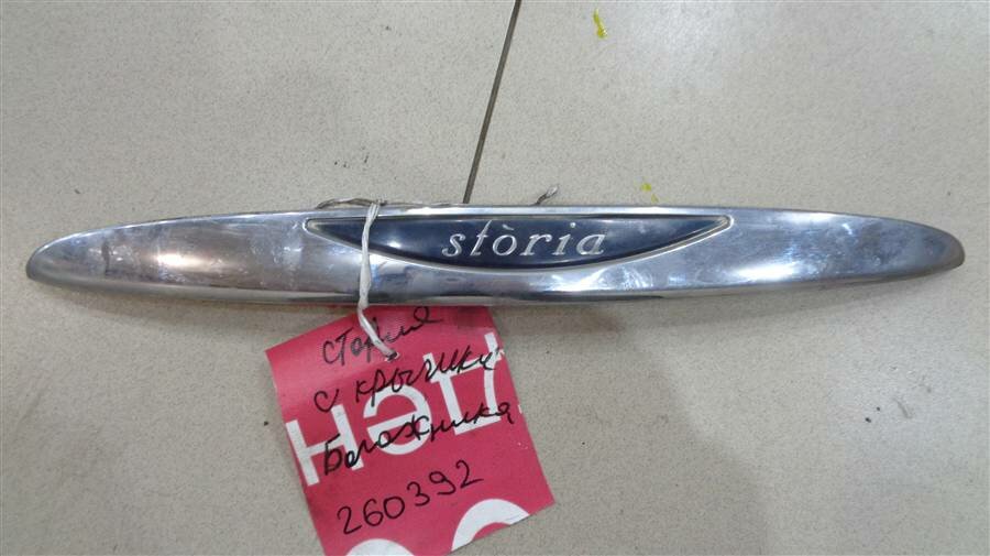 Накладка двери багажника (наружная) от Daihatsu Storia 1998-2000