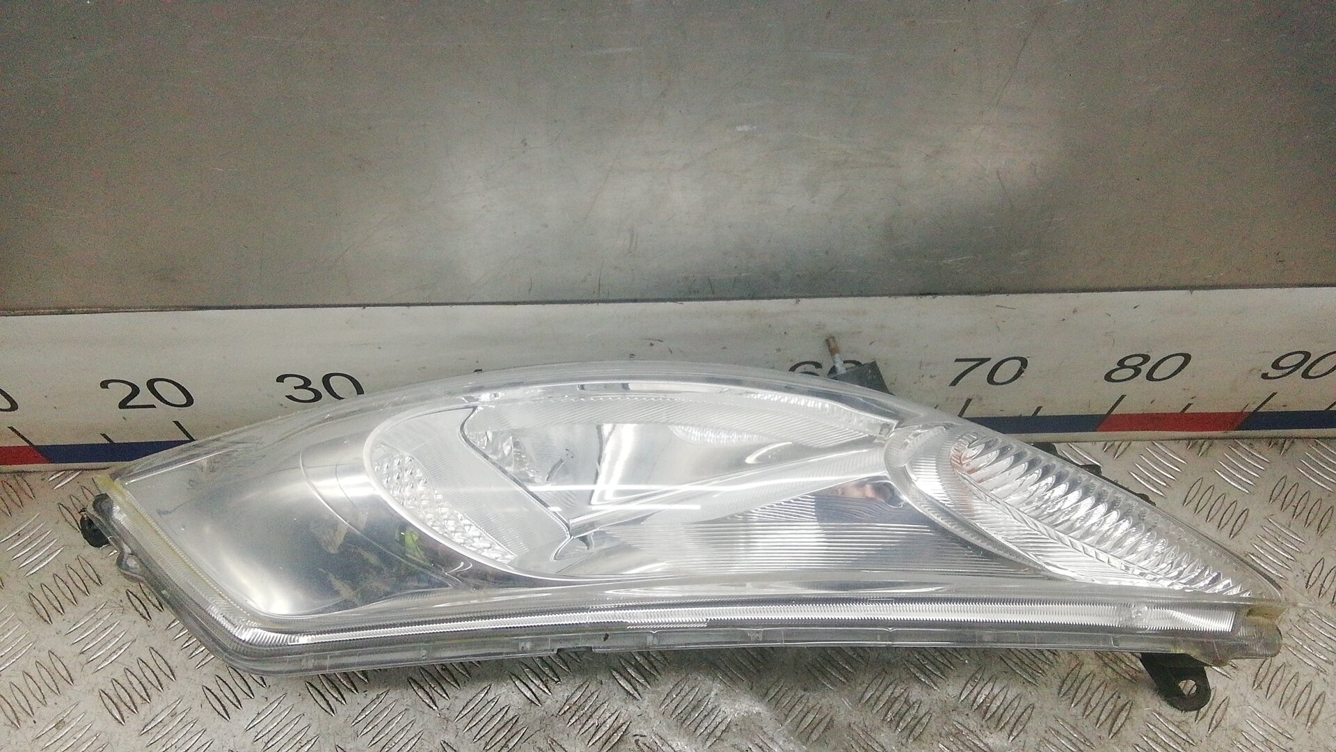 Фара правая NISSAN JUKE F15, Номер 261201KL0B