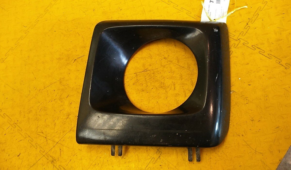 Планка под фару W463 G-klasse Mercedes-Benz A4638840031