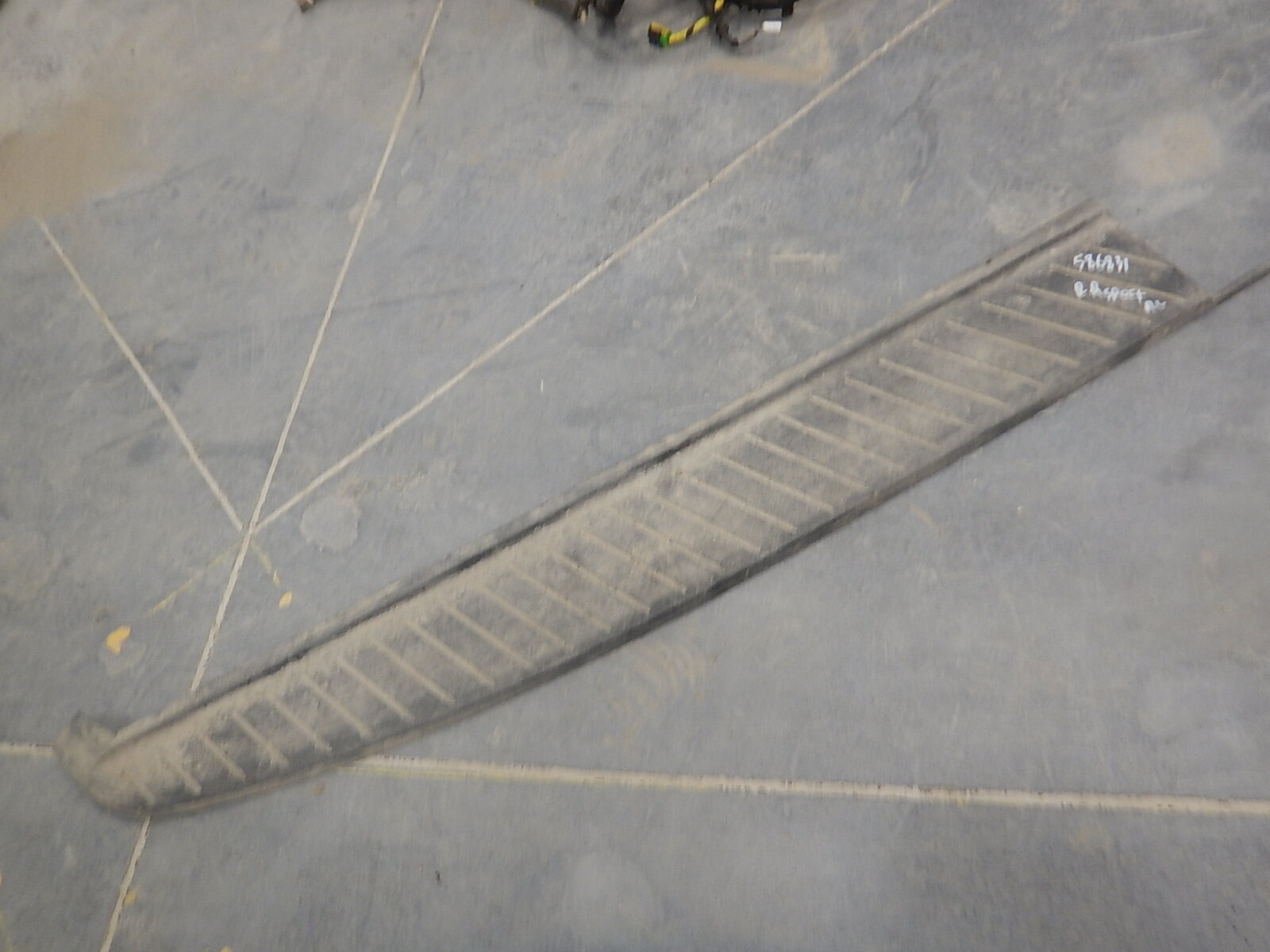 Б/У Накладка подножки, Land Rover (Ленд Ровер)-RANGE SPORT (05-) LAND ROVER RANGE ROVER SPORT (05-) передняя часть, лева...