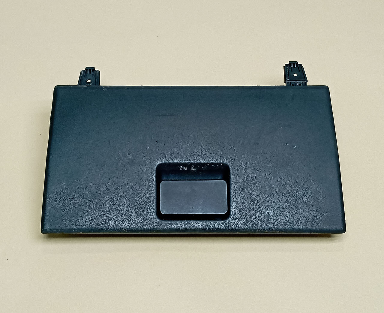 Крышка бардачка Ford Escort 5