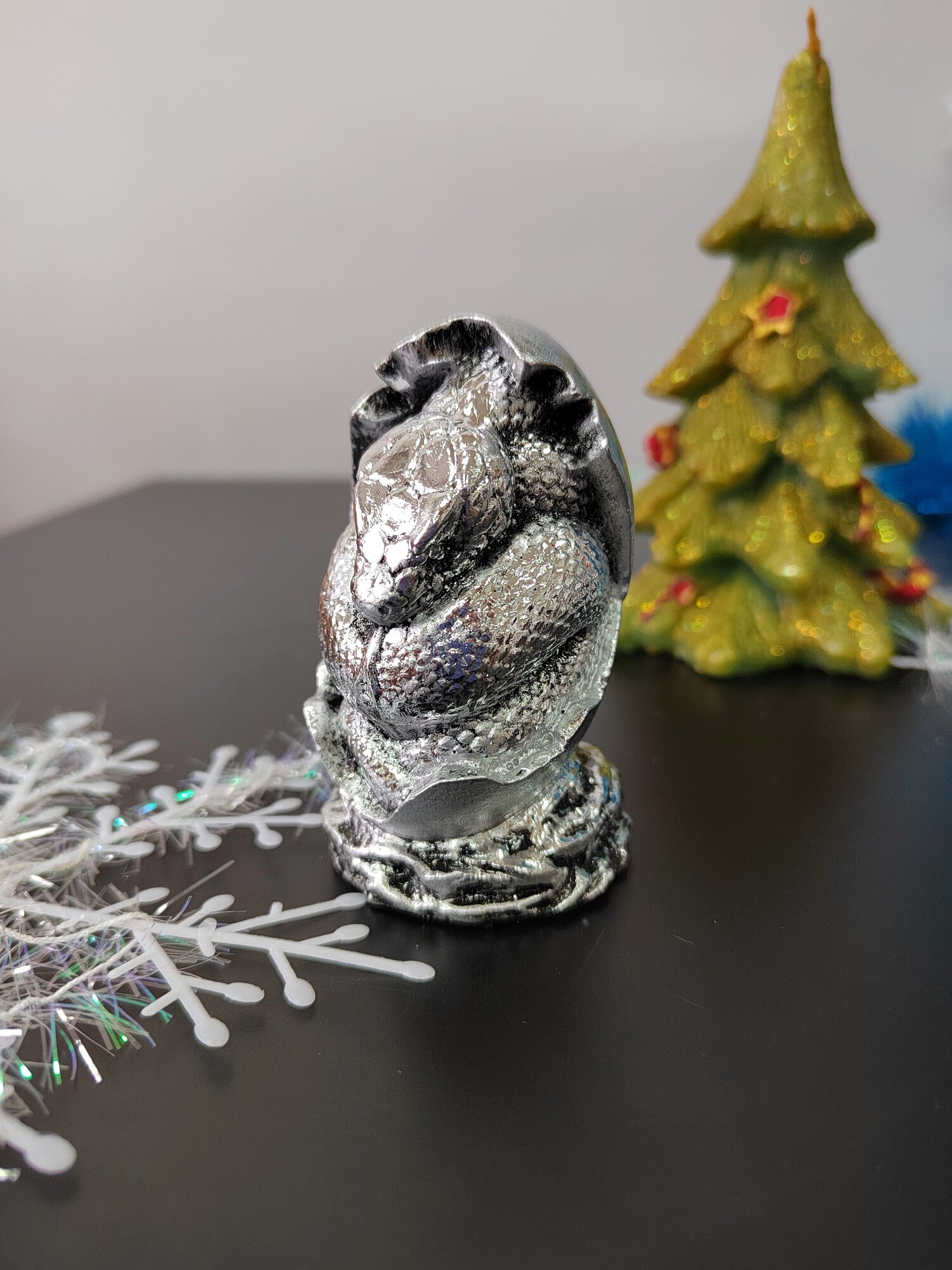 Фигурка змея В яйце декоративная сувенирная для дома серебро 4*4*7см 716746/SGZ001