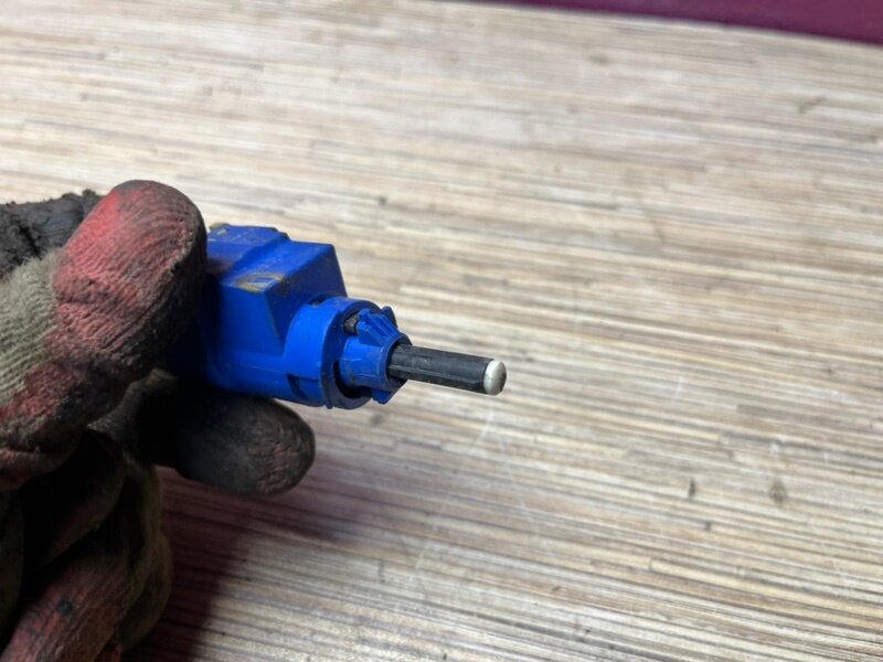 Датчик педали сцепления Renault Logan HJD K7MA812 2014 (б/у) 7894561