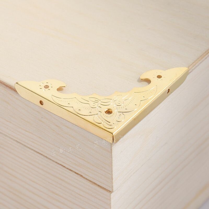 Защитный уголок для мебели