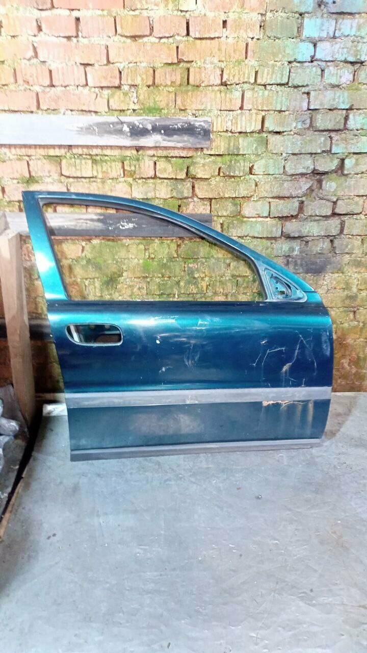 Дверь передняя правая Volvo S60 (2000 - 2004)