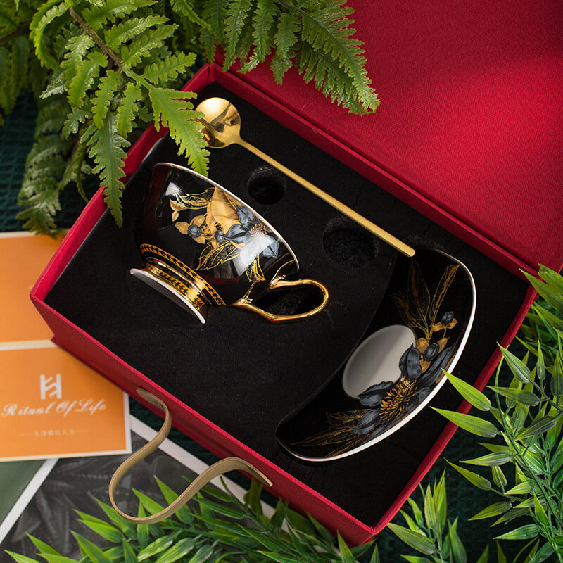 Красивая кофейная чашка и блюдце в европейском стиле Набор Керамическая домашняя подарочная коробка для послеобеденного чая Подарок Ручной подарок