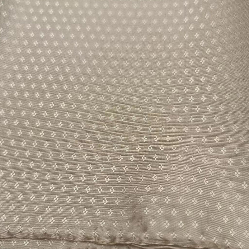 Полиэстеровая тафта с цветком сливы, точечный жаккард, шелковый жаккард, подкладка для костюма, полный полиэстер, катионный высококачественный жаккард