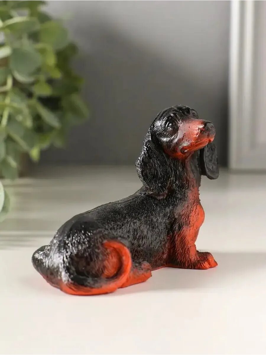 Милый декоративный сувенир в виде Таксы