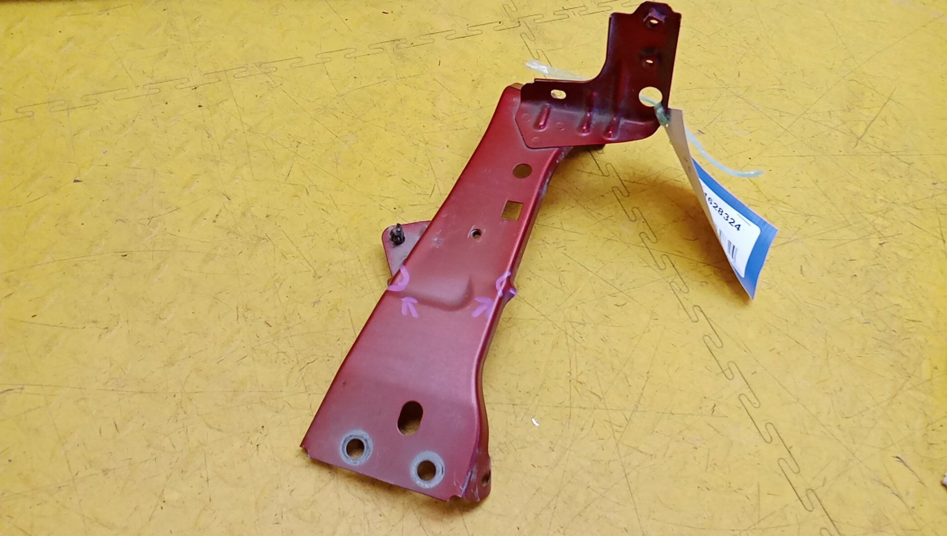 Кронштейн крыла 3 (BP) Mazda BCJH52140