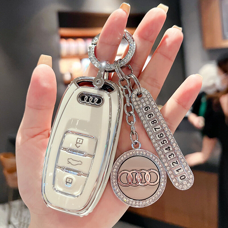 Кейс для ключей Audi A6 старой модели из ТПУ, белый с диамантами, номерной табличкой и кольцом