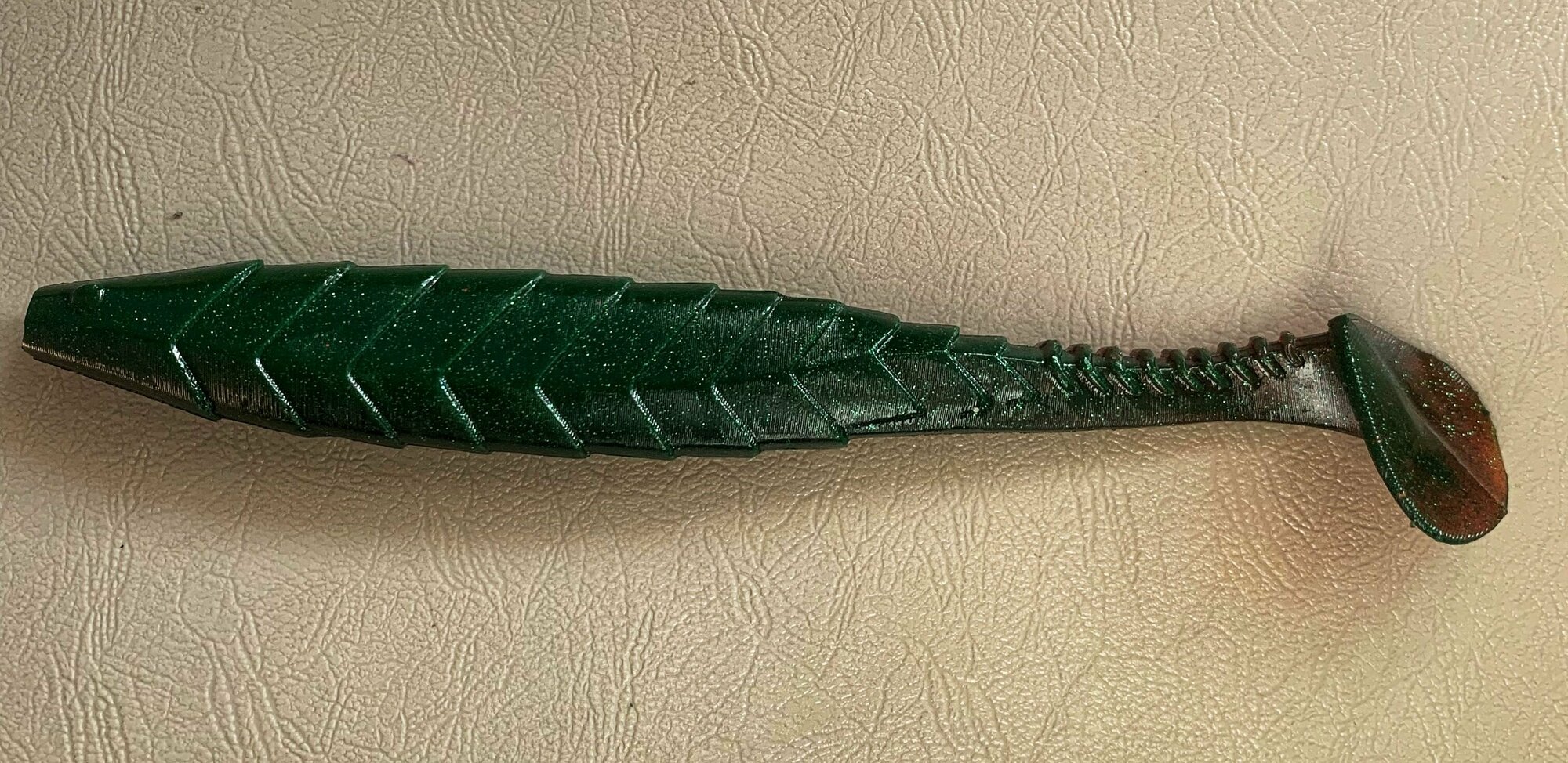 Мягкая силиконовая приманка Пайк Минноу (Pike Minnow) 20см,1шт, Машинное масло/Motor Oil Green Flake.