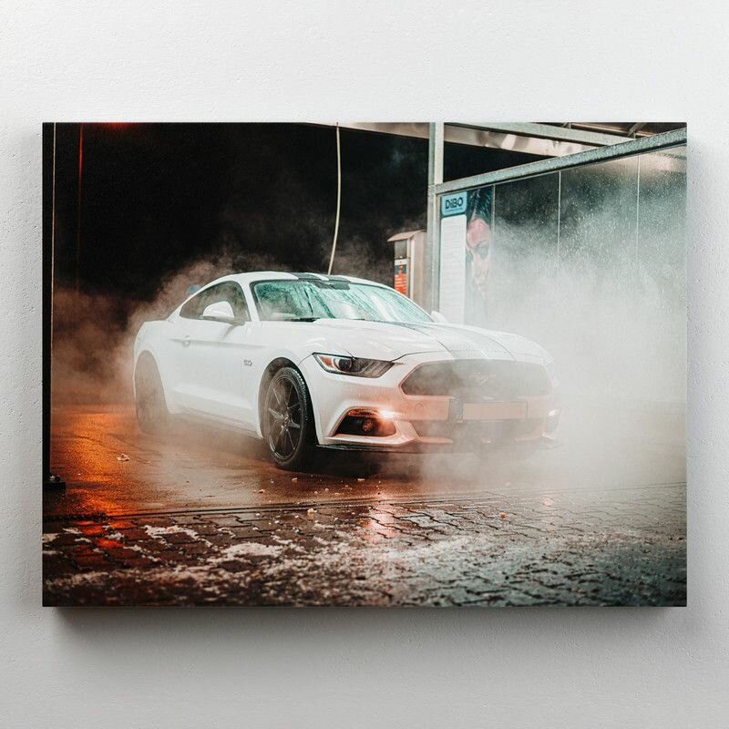 Интерьерная картина на холсте "Белый Ford Mustang на автомойке" размер 30x22 см