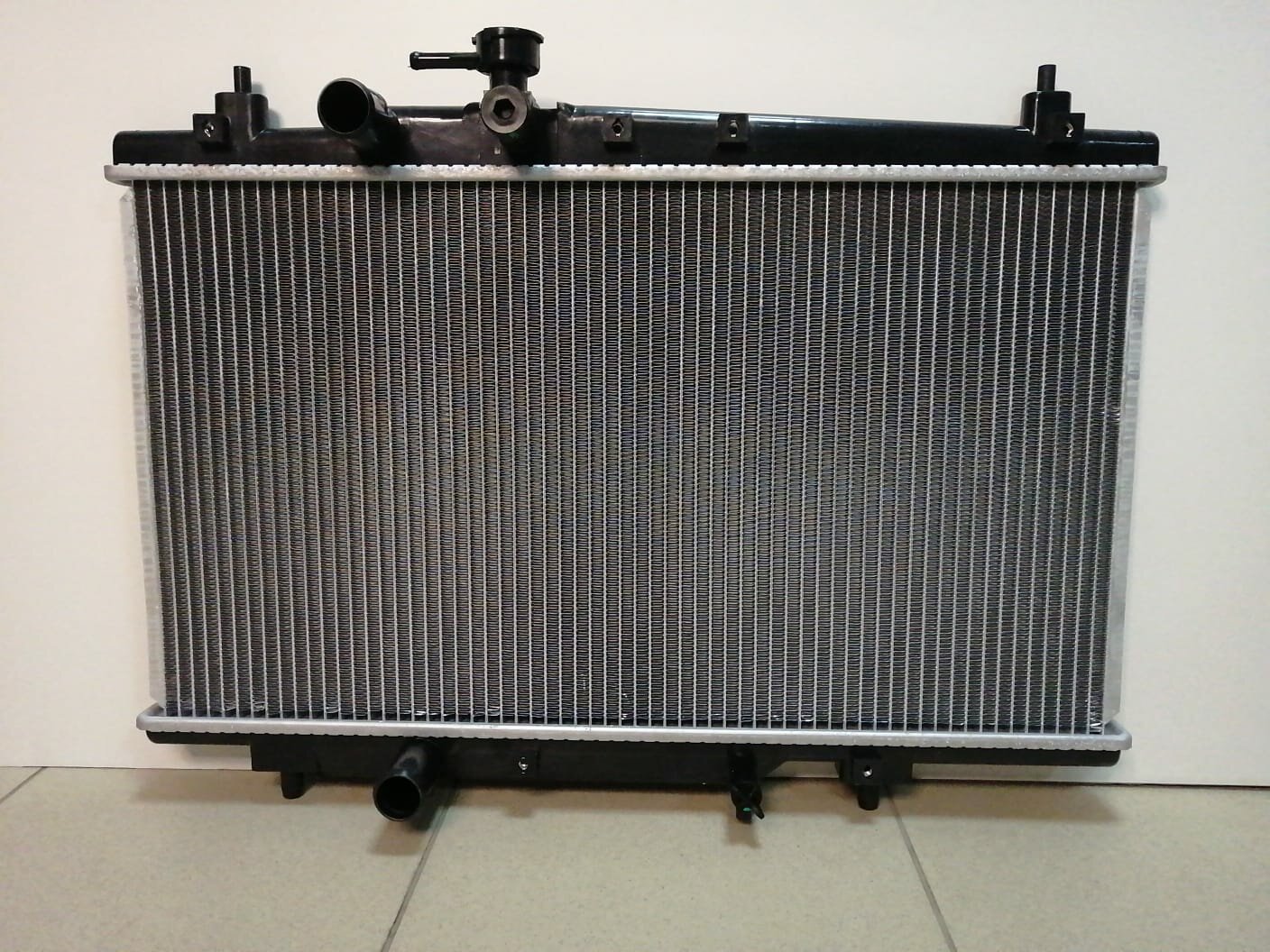 Радиатор охлаждения под 2 вентилятора Geely MK [1.5 16V 5MT седан] 160204118001