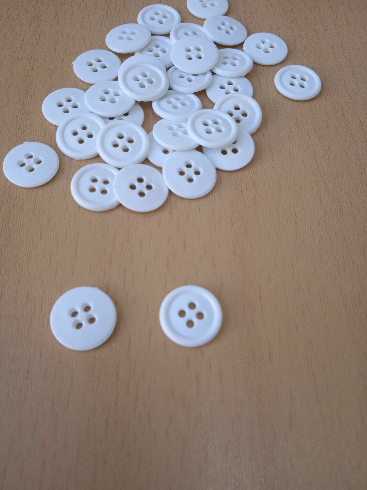 Пуговицы белые, диаметр 14 мм, пластик, 10 шт.