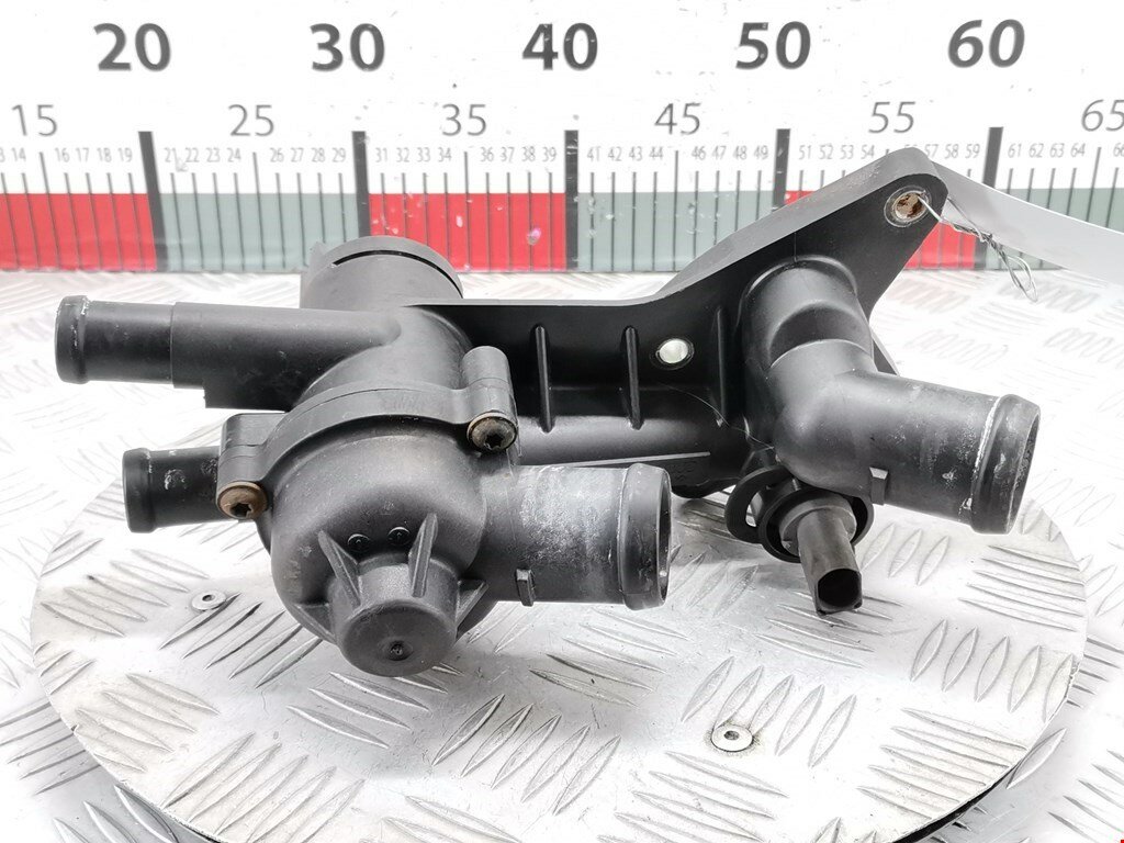 Корпус термостата Volkswagen Polo 4 03C121111B арт. 1861234