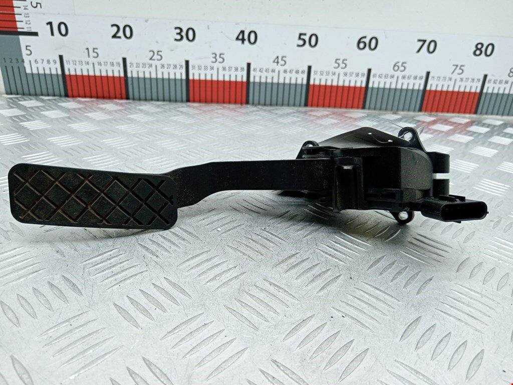 Педаль газа Skoda Rapid 1 6R2721503F арт. 1820516