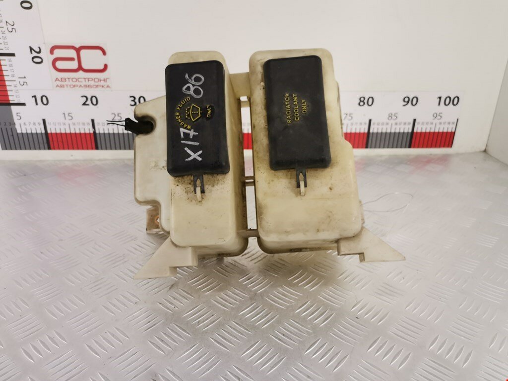 Бачок омывателя Ford Explorer 2 F1TZ17618A арт. 1465519