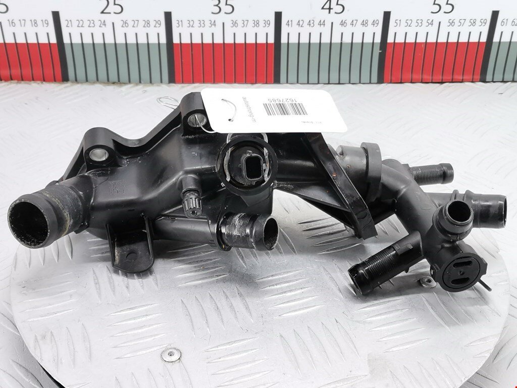 Фланец (штуцер системы охлаждения тройник) Renault Sandero 2 110606217R арт. 1627685