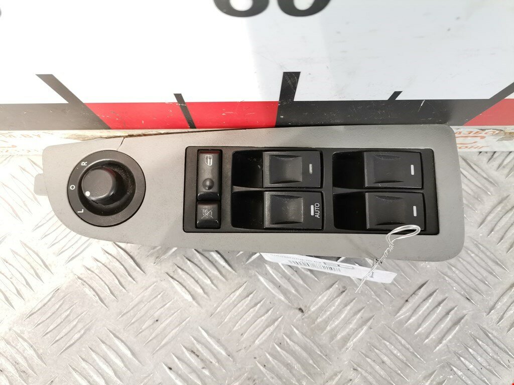 Блок управления стеклоподъемниками Dodge Magnum (LX) 04602735AA арт. 888210