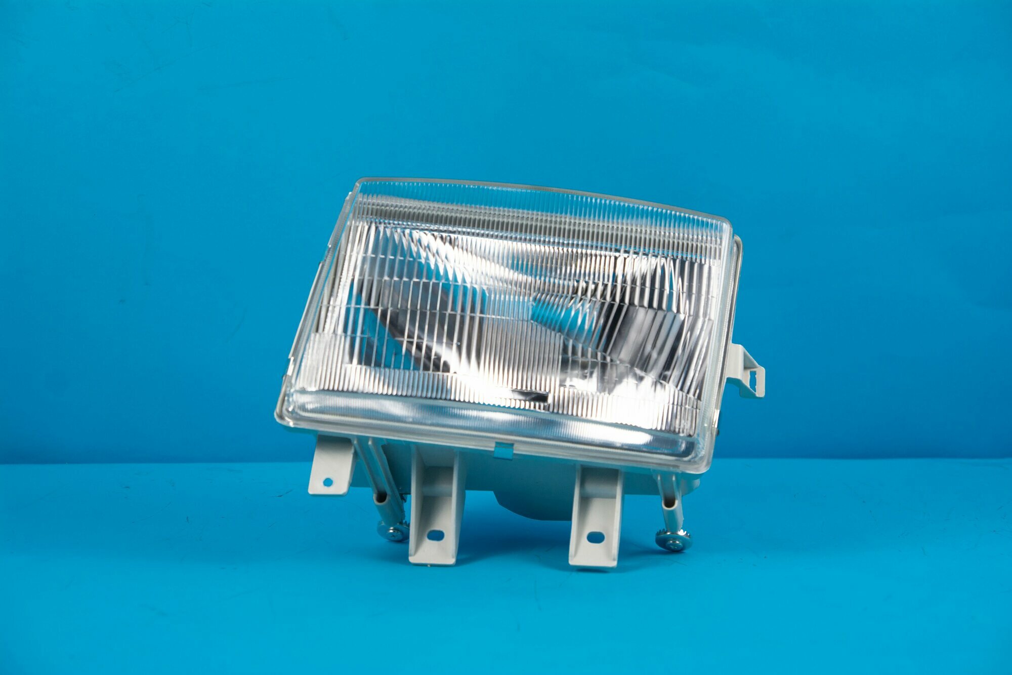 Фара HD65 / HD7 ХД65 / ХД72 1998-2006 ближний дальний свет галогенная передняя левая