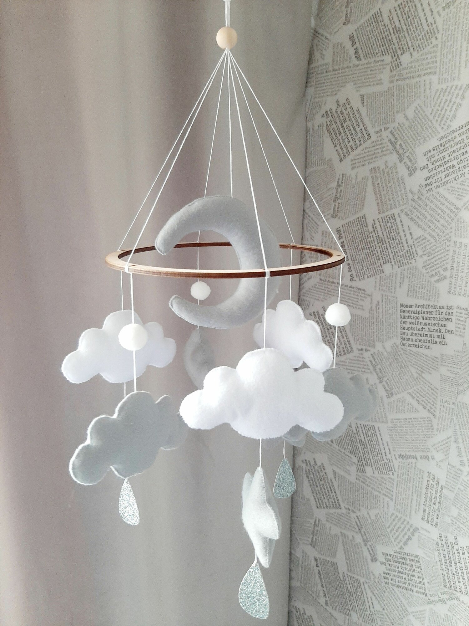 Мобиль на кроватку для новорожденных из фетра ручной работы Cloud Dreams