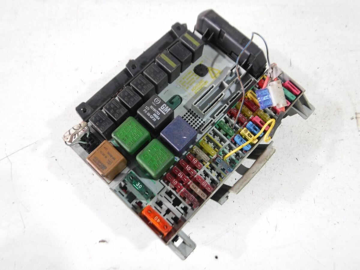 Блок предохранителей Opel Vectra B (1995—2000) 1238061