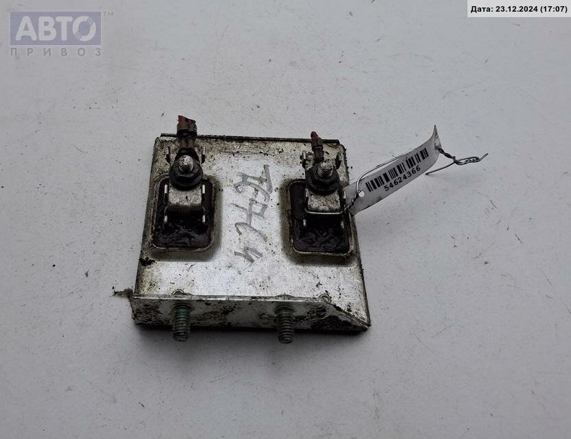 Блок управления вентилятором радиатора Audi A6 C5 (1997-2005)