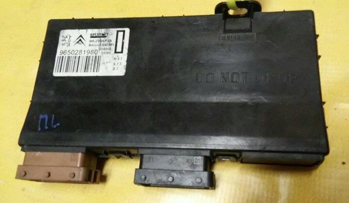 Блок электронный 407 Peugeot 9650281980