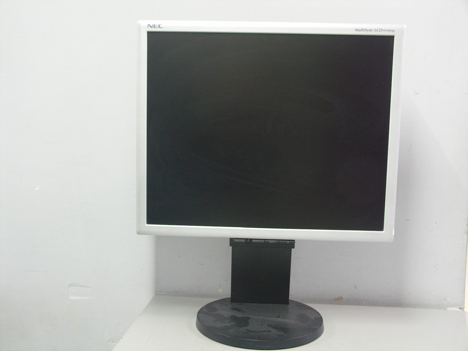 Монитор 19" NEC 1970NXр, VGA, DVI